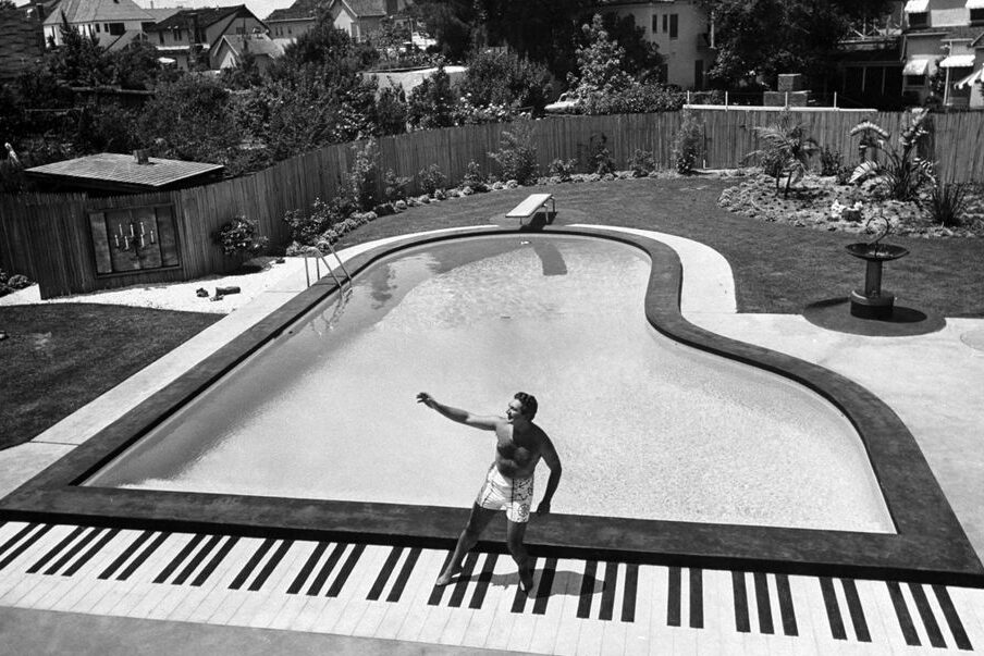 Incredible Pools – Backyard Bay